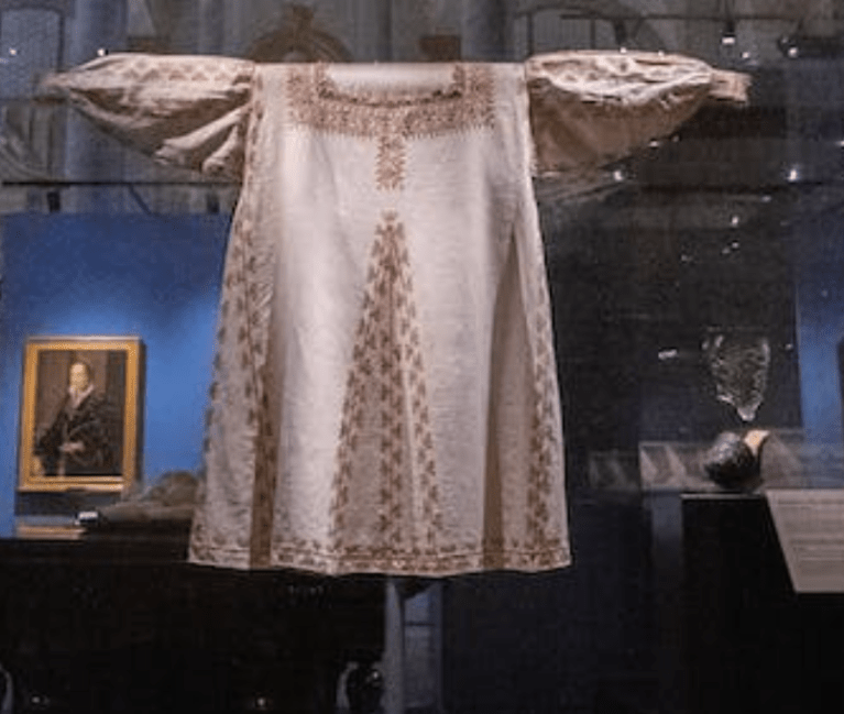 STITCHING ON THE MUSEO DEL TESSUTO’S 16TH CENTURY CAMICA | String-Or ...